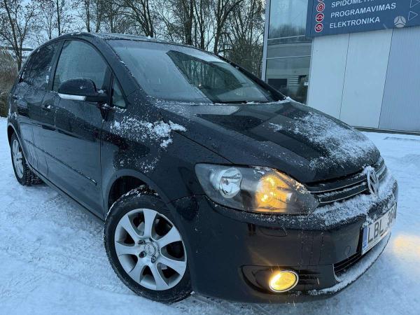 Black Volkswagen Golf 2012 in Kaunas, with an engine capacity of 1.60 L and mileage of 324 thousand km for 4650 €, photo 2 on AUTOMOTO.COM.LV