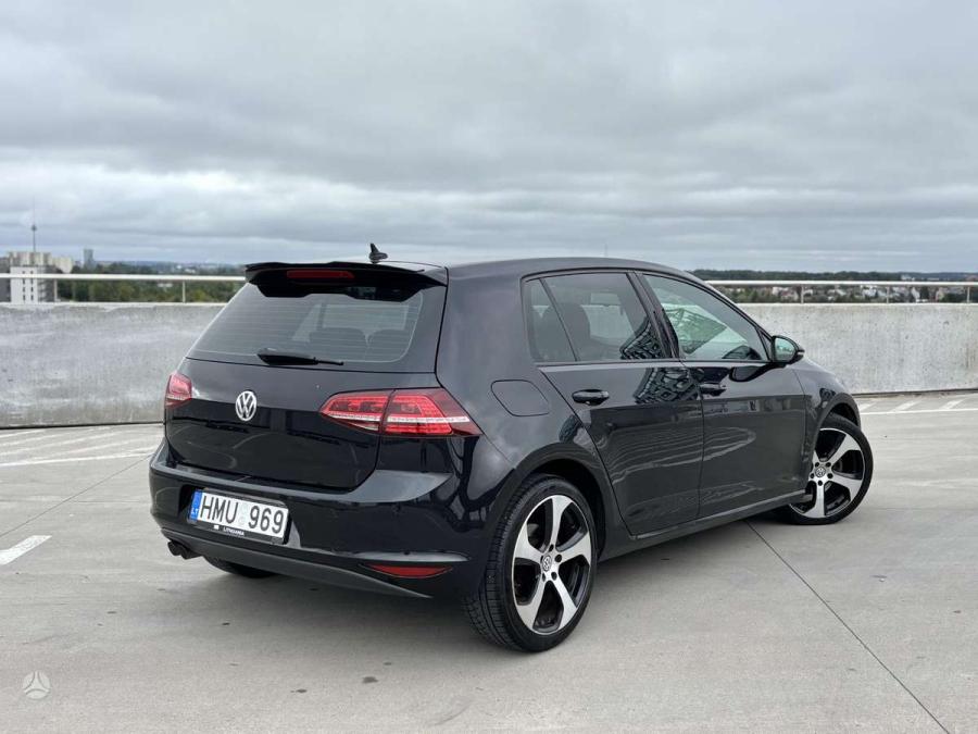 Black Volkswagen Golf 2012 in Vilnius, with an engine capacity of 1.97 L and mileage of 250 thousand km for 8450 €, photo 7 on AUTOMOTO.COM.LV