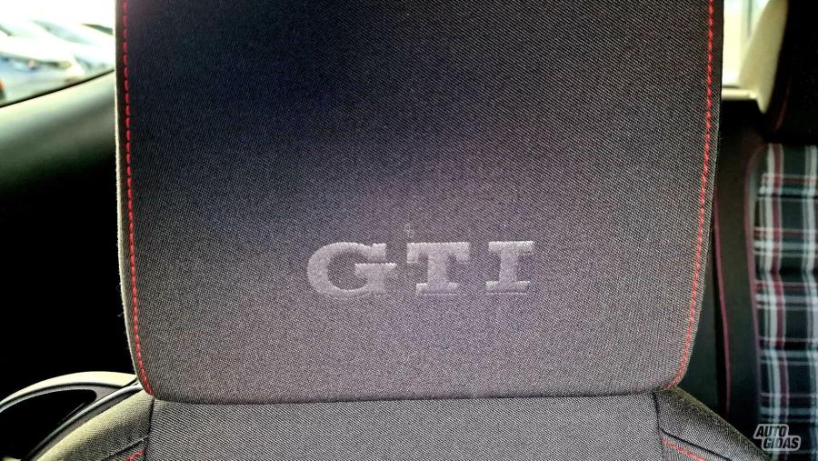 Black Volkswagen Golf 2012 in Kretinga, with an engine capacity of 2.00 L and mileage of 147 thousand km for 7250 €, photo 26 on AUTOMOTO.COM.LV