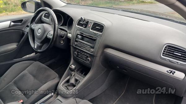Black Volkswagen Golf 2012 in Tallinn, with an engine capacity of 1.60 L and mileage of 350 thousand km for 4000 €, photo 8 on AUTOMOTO.COM.LV