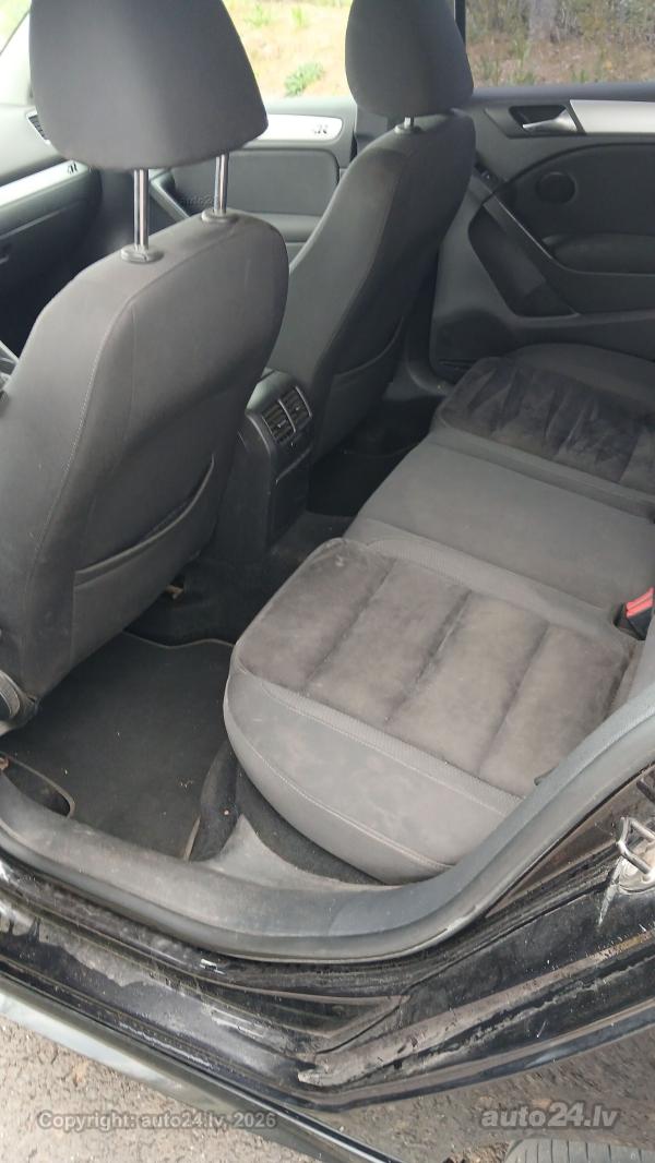 Black Volkswagen Golf 2012 in Tallinn, with an engine capacity of 1.60 L and mileage of 350 thousand km for 4000 €, photo 9 on AUTOMOTO.COM.LV
