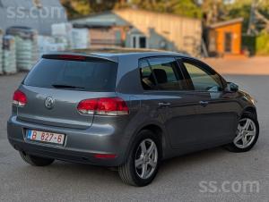 Melns Volkswagen Golf 2012 Jūrmala, ar dzinēja tilpumu 1.60 L un nobraukumu 202 tūkst. km par 2950 €, foto 3 vietnē AUTOMOTO.COM.LV