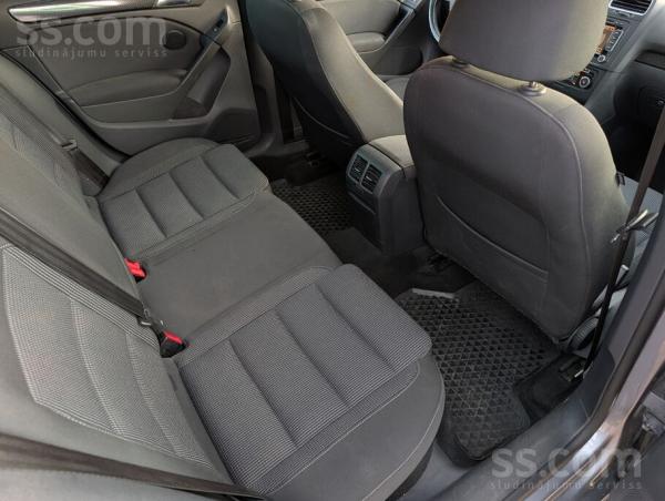 Black Volkswagen Golf 2012 in Jurmala, with an engine capacity of 1.60 L and mileage of 202 thousand km for 2950 €, photo 7 on AUTOMOTO.COM.LV