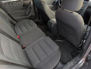 Melns Volkswagen Golf 2012 Jūrmala, ar dzinēja tilpumu 1.60 L un nobraukumu 202 tūkst. km par 2950 €, foto 8 vietnē AUTOMOTO.COM.LV