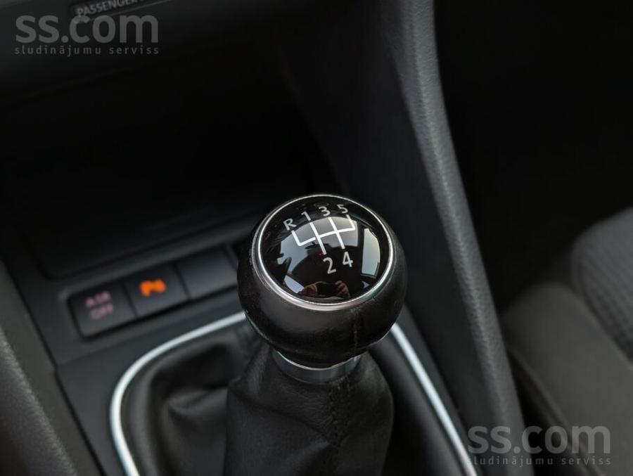 Melns Volkswagen Golf 2012 Jūrmala, ar dzinēja tilpumu 1.60 L un nobraukumu 202 tūkst. km par 2950 €, foto 21 vietnē AUTOMOTO.COM.LV