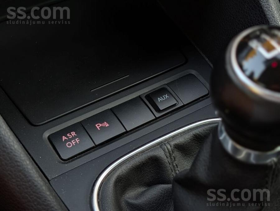 Melns Volkswagen Golf 2012 Jūrmala, ar dzinēja tilpumu 1.60 L un nobraukumu 202 tūkst. km par 2950 €, foto 22 vietnē AUTOMOTO.COM.LV