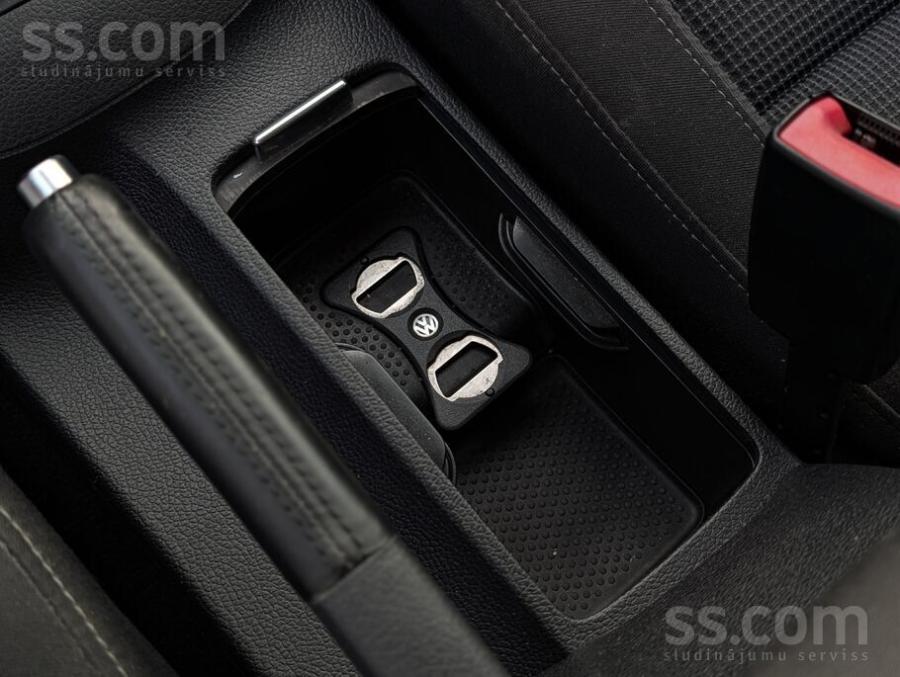 Melns Volkswagen Golf 2012 Jūrmala, ar dzinēja tilpumu 1.60 L un nobraukumu 202 tūkst. km par 2950 €, foto 23 vietnē AUTOMOTO.COM.LV