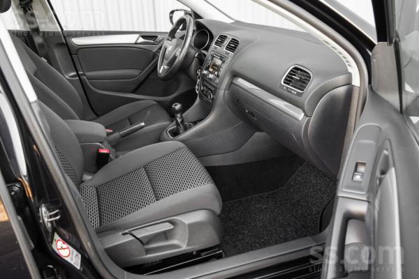 Black Volkswagen Golf 2012 in Ogre, with an engine capacity of 1.60 L and mileage of 209 thousand km for 5990 €, photo 7 on AUTOMOTO.COM.LV