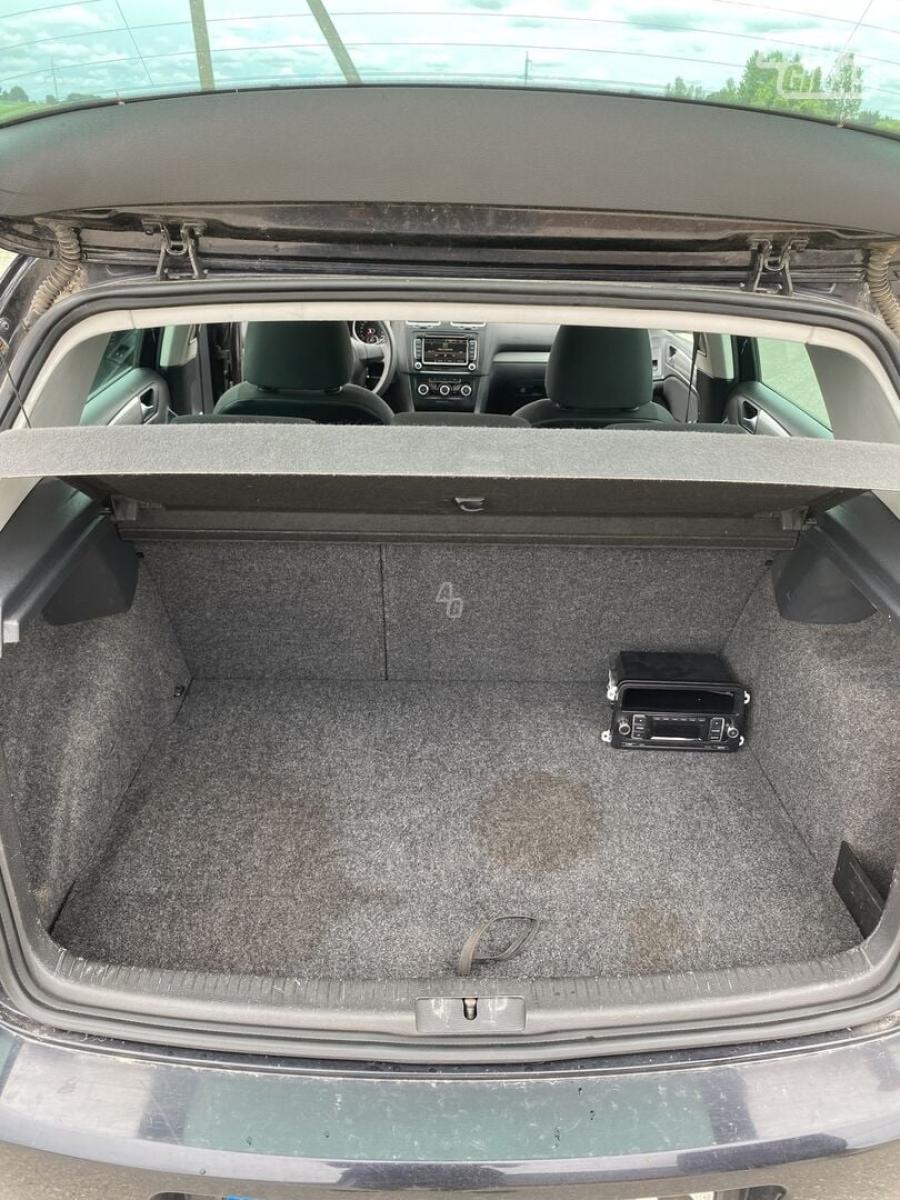 Black Volkswagen Golf 2012 in Kaunas, with an engine capacity of 1.20 L and mileage of 262 thousand km for 2650 €, photo 13 on AUTOMOTO.COM.LV