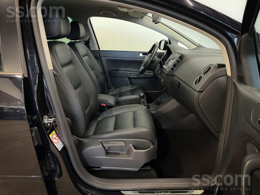 Melns Volkswagen Golf 2012 Jūrmala, ar dzinēja tilpumu 2.00 L un nobraukumu 296 tūkst. km par 5995 €, foto 24 vietnē AUTOMOTO.COM.LV