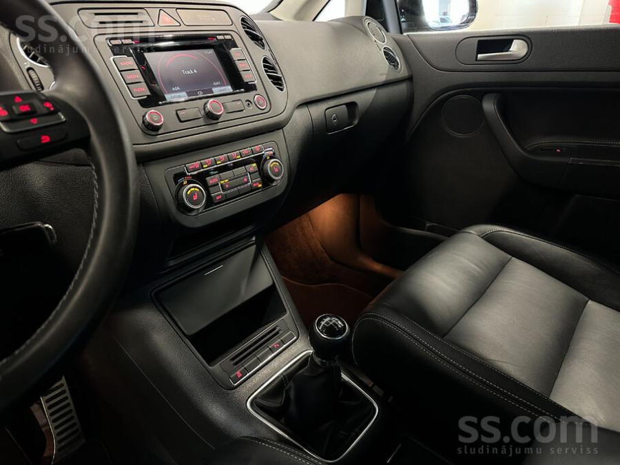 Melns Volkswagen Golf 2012 Jūrmala, ar dzinēja tilpumu 2.00 L un nobraukumu 296 tūkst. km par 5995 €, foto 27 vietnē AUTOMOTO.COM.LV