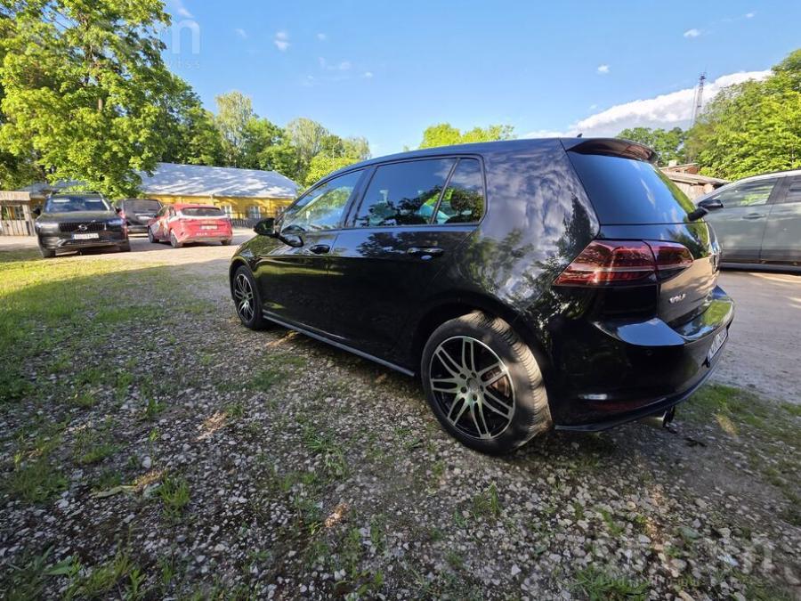 Melns Volkswagen Golf 2012 Jēkabpils, ar dzinēja tilpumu 1.60 L un nobraukumu 230 tūkst. km par 7500 €, foto 4 vietnē AUTOMOTO.COM.LV