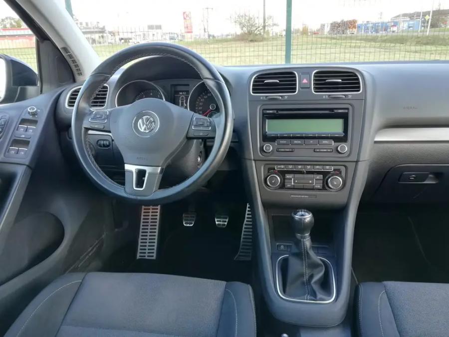 Black Volkswagen Golf 2012 in Saldus, with an engine capacity of 1.40 L and mileage of 155 thousand km for 5900 €, photo 9 on AUTOMOTO.COM.LV
