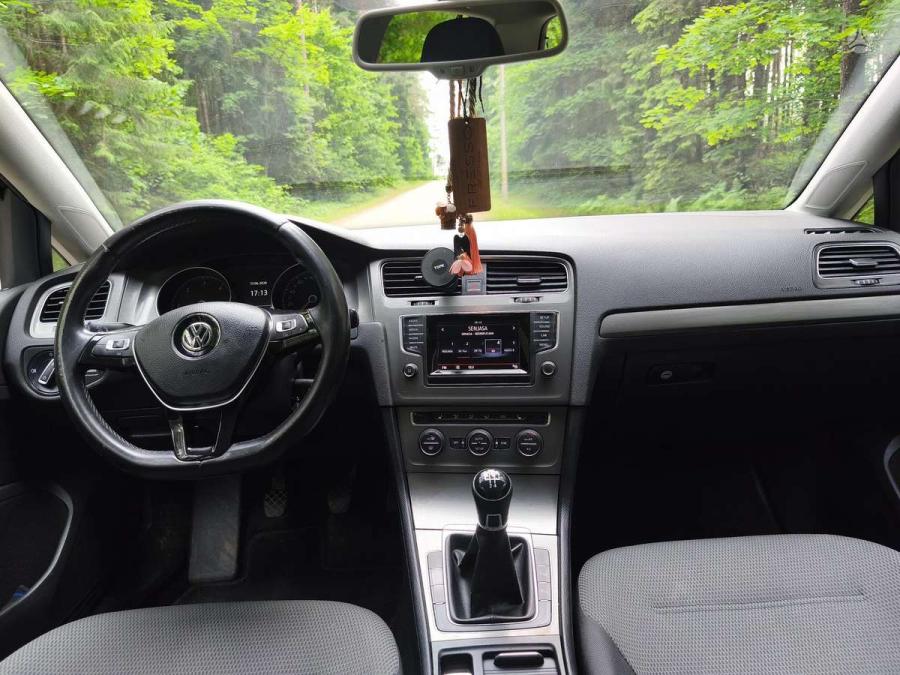 Black Volkswagen Golf 2012 in Svencionys, with an engine capacity of 1.60 L and mileage of 256 thousand km for 5200 €, photo 7 on AUTOMOTO.COM.LV