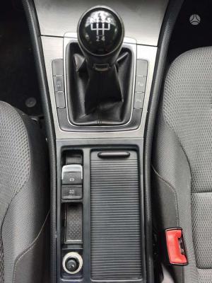 Black Volkswagen Golf 2012 in Svencionys, with an engine capacity of 1.60 L and mileage of 256 thousand km for 5200 €, photo 8 on AUTOMOTO.COM.LV