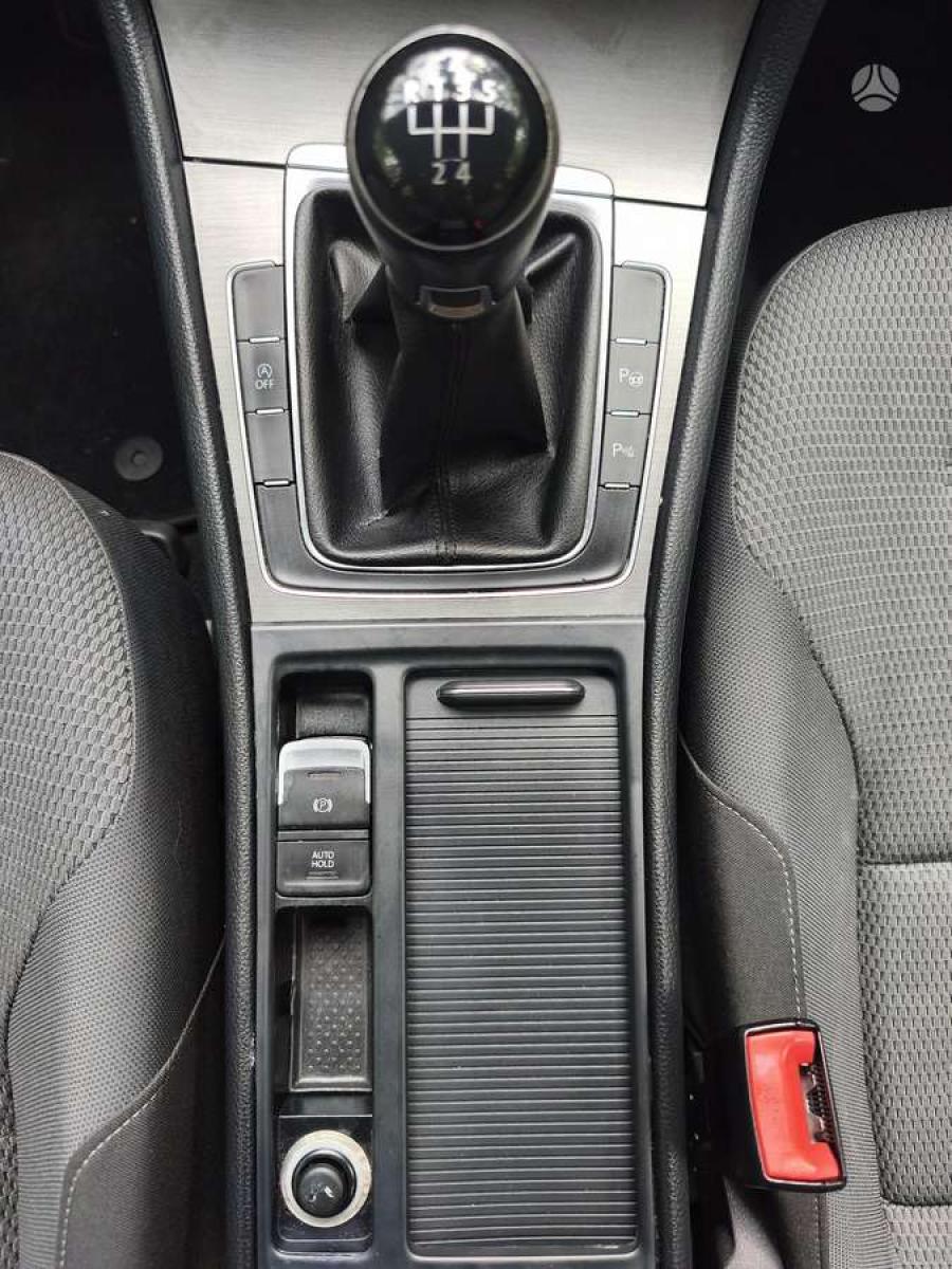 Black Volkswagen Golf 2012 in Svencionys, with an engine capacity of 1.60 L and mileage of 256 thousand km for 5200 €, photo 8 on AUTOMOTO.COM.LV