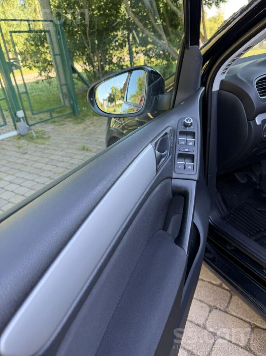 Black Volkswagen Golf 2012 in Tukums, with an engine capacity of 2.00 L and mileage of 316 thousand km for 3850 €, photo 11 on AUTOMOTO.COM.LV