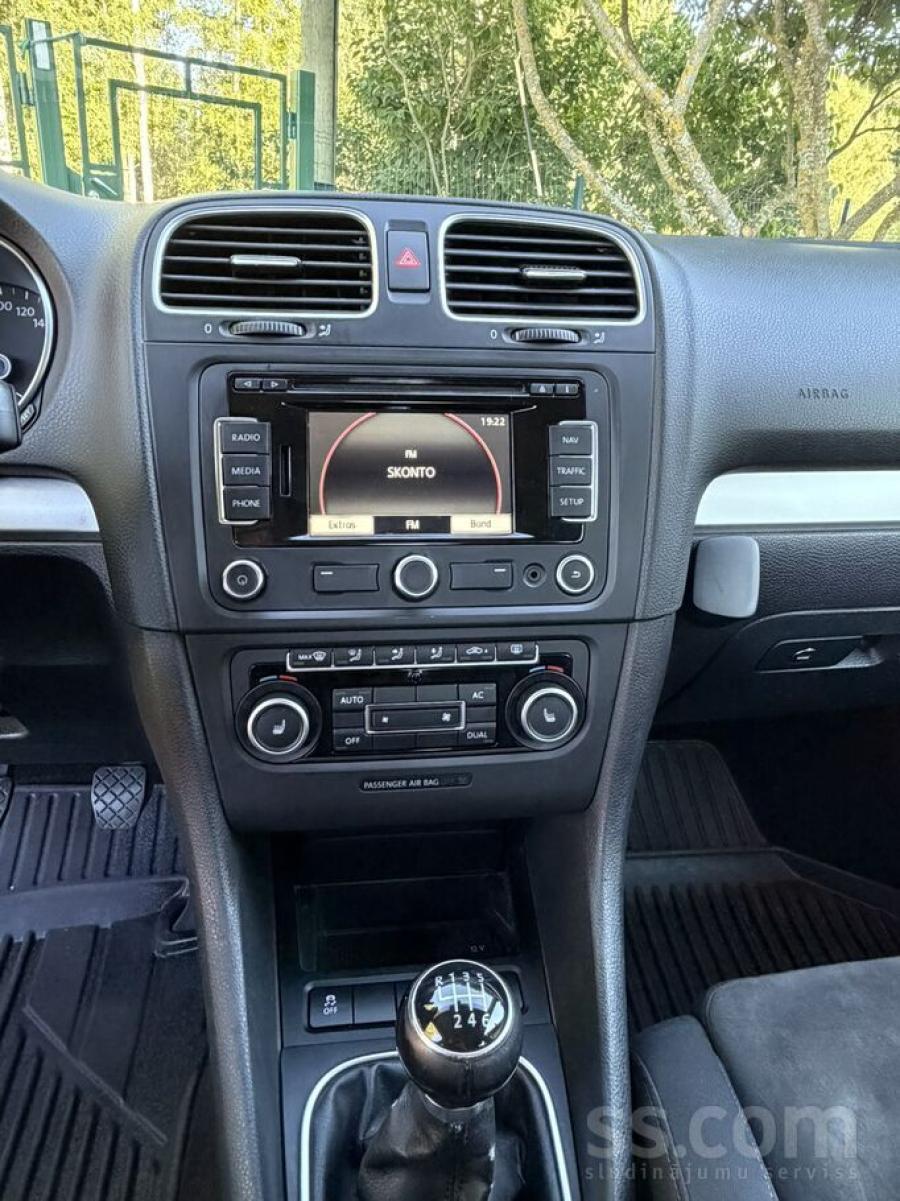 Black Volkswagen Golf 2012 in Tukums, with an engine capacity of 2.00 L and mileage of 316 thousand km for 3850 €, photo 13 on AUTOMOTO.COM.LV
