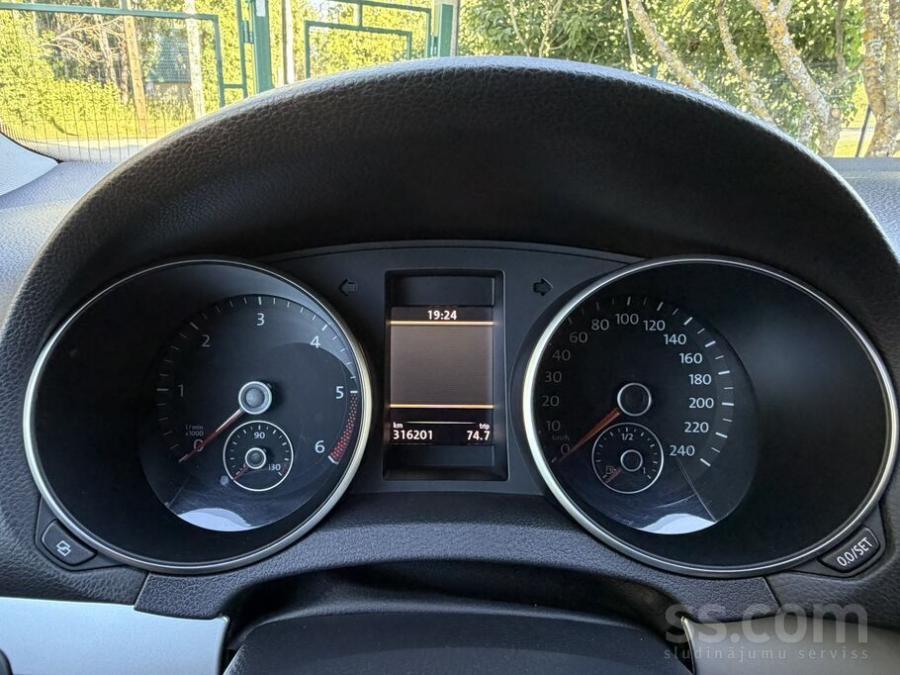 Black Volkswagen Golf 2012 in Tukums, with an engine capacity of 2.00 L and mileage of 316 thousand km for 3850 €, photo 15 on AUTOMOTO.COM.LV