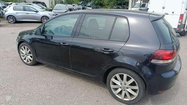 Black Volkswagen Golf 2012 in Panevezys, with an engine capacity of 1.97 L and mileage of 301 thousand km for 3000 €, photo 2 on AUTOMOTO.COM.LV