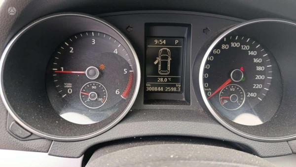 Melns Volkswagen Golf 2012 Panevēža, ar dzinēja tilpumu 1.97 L un nobraukumu 301 tūkst. km par 3000 €, foto 7 vietnē AUTOMOTO.COM.LV
