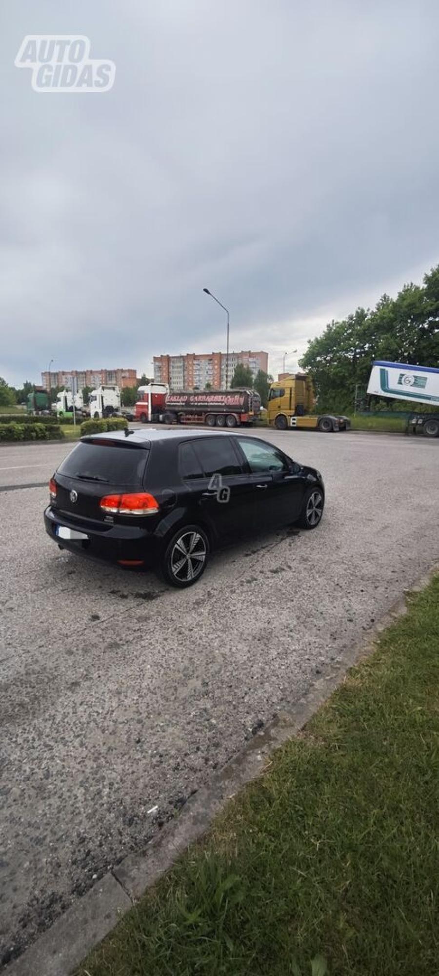 Black Volkswagen Golf 2012 in Klaipeda, with an engine capacity of 1.60 L and mileage of 278 thousand km for 4200 €, photo 4 on AUTOMOTO.COM.LV