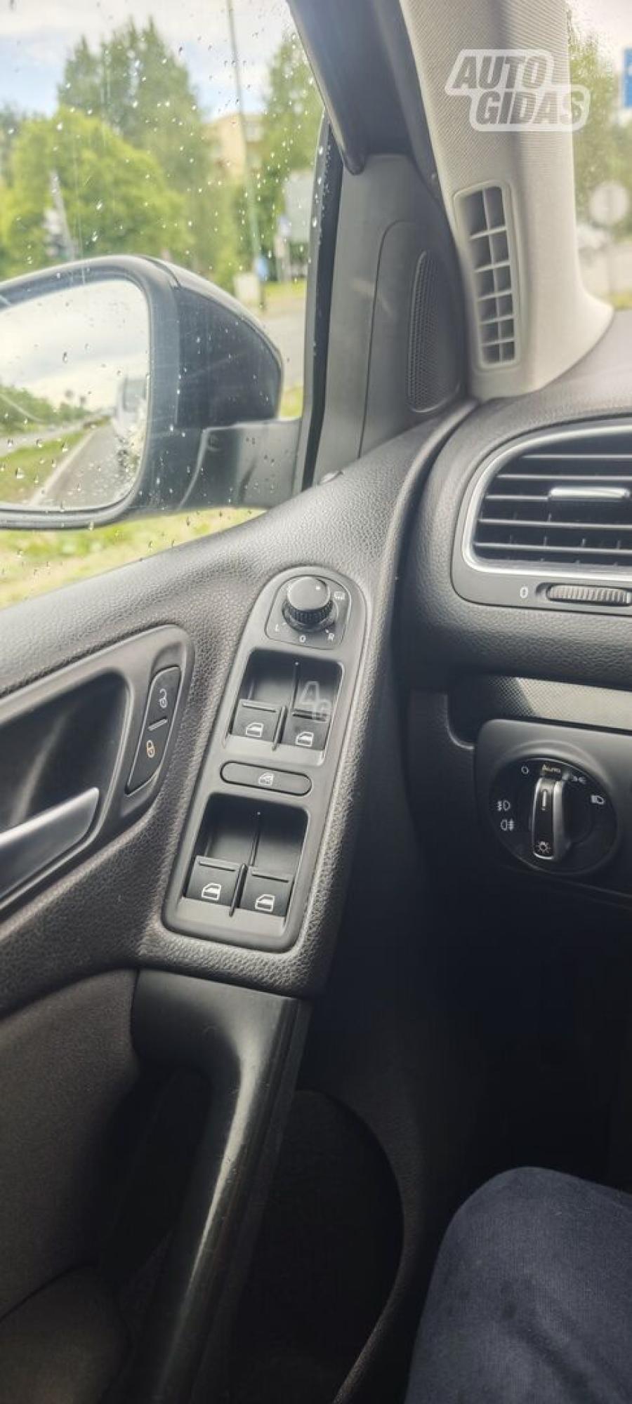 Black Volkswagen Golf 2012 in Klaipeda, with an engine capacity of 1.60 L and mileage of 278 thousand km for 4200 €, photo 11 on AUTOMOTO.COM.LV