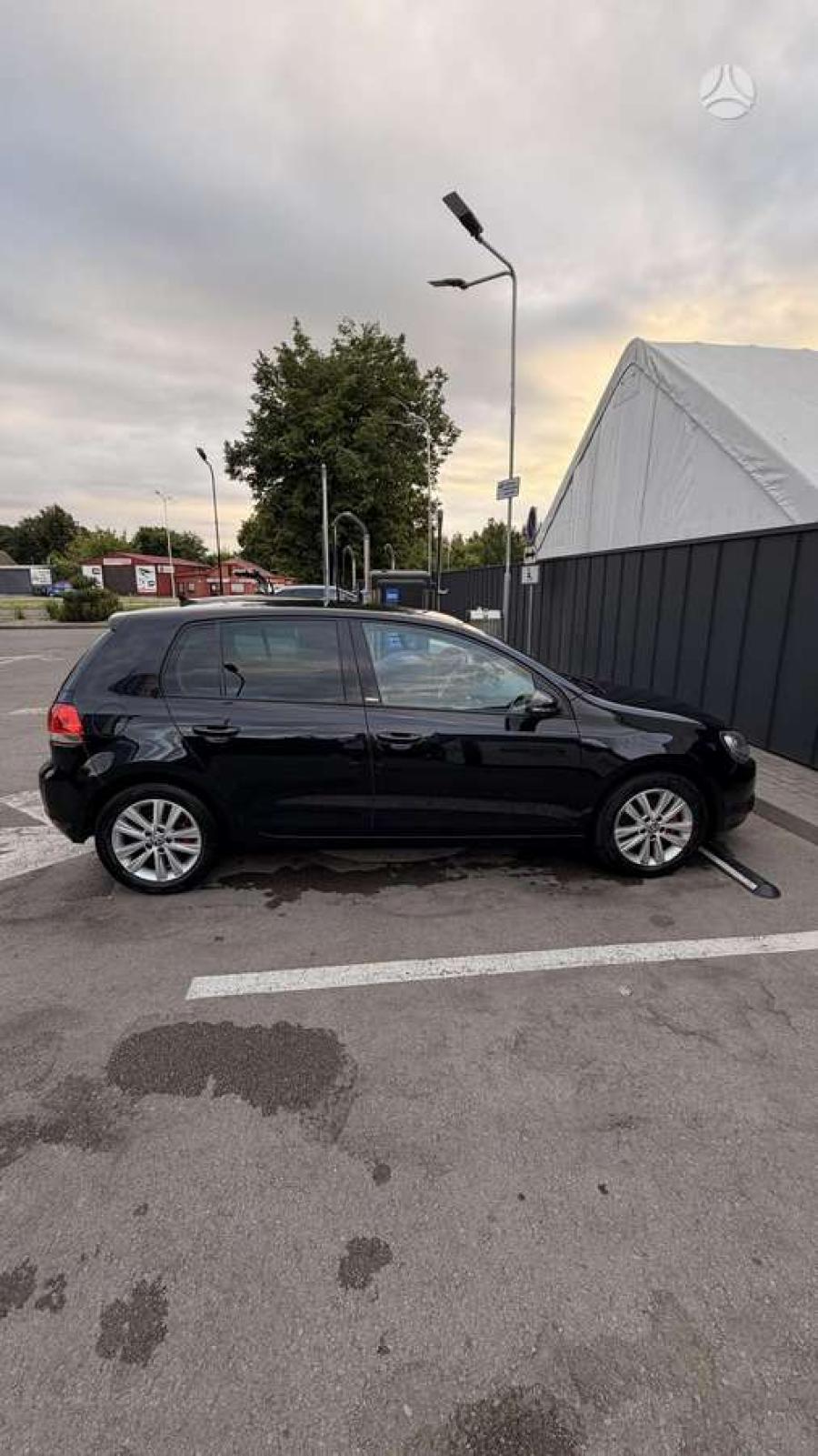 Melns Volkswagen Golf 2012 Klaipėda, ar dzinēja tilpumu 2.00 L un nobraukumu 322 tūkst. km par 4900 €, foto 3 vietnē AUTOMOTO.COM.LV