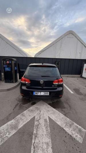 Melns Volkswagen Golf 2012 Klaipėda, ar dzinēja tilpumu 2.00 L un nobraukumu 322 tūkst. km par 4900 €, foto 4 vietnē AUTOMOTO.COM.LV