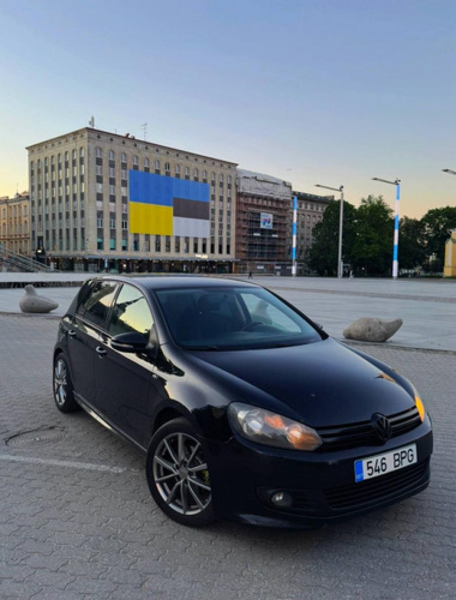 Black Volkswagen Golf 2012 in Tallinn, with an engine capacity of 1.60 L and mileage of 359 thousand km for 4000 €, photo 4 on AUTOMOTO.COM.LV