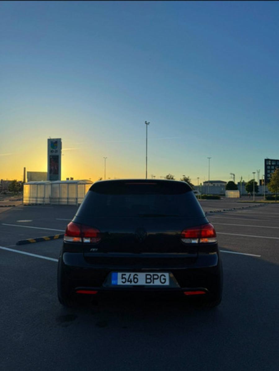 Black Volkswagen Golf 2012 in Tallinn, with an engine capacity of 1.60 L and mileage of 359 thousand km for 4000 €, photo 6 on AUTOMOTO.COM.LV