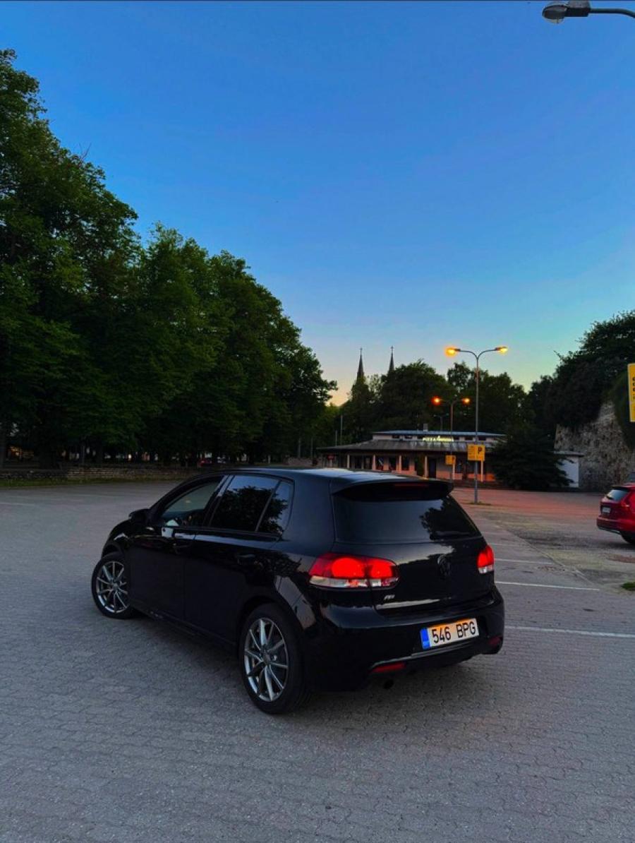 Black Volkswagen Golf 2012 in Tallinn, with an engine capacity of 1.60 L and mileage of 359 thousand km for 4000 €, photo 9 on AUTOMOTO.COM.LV