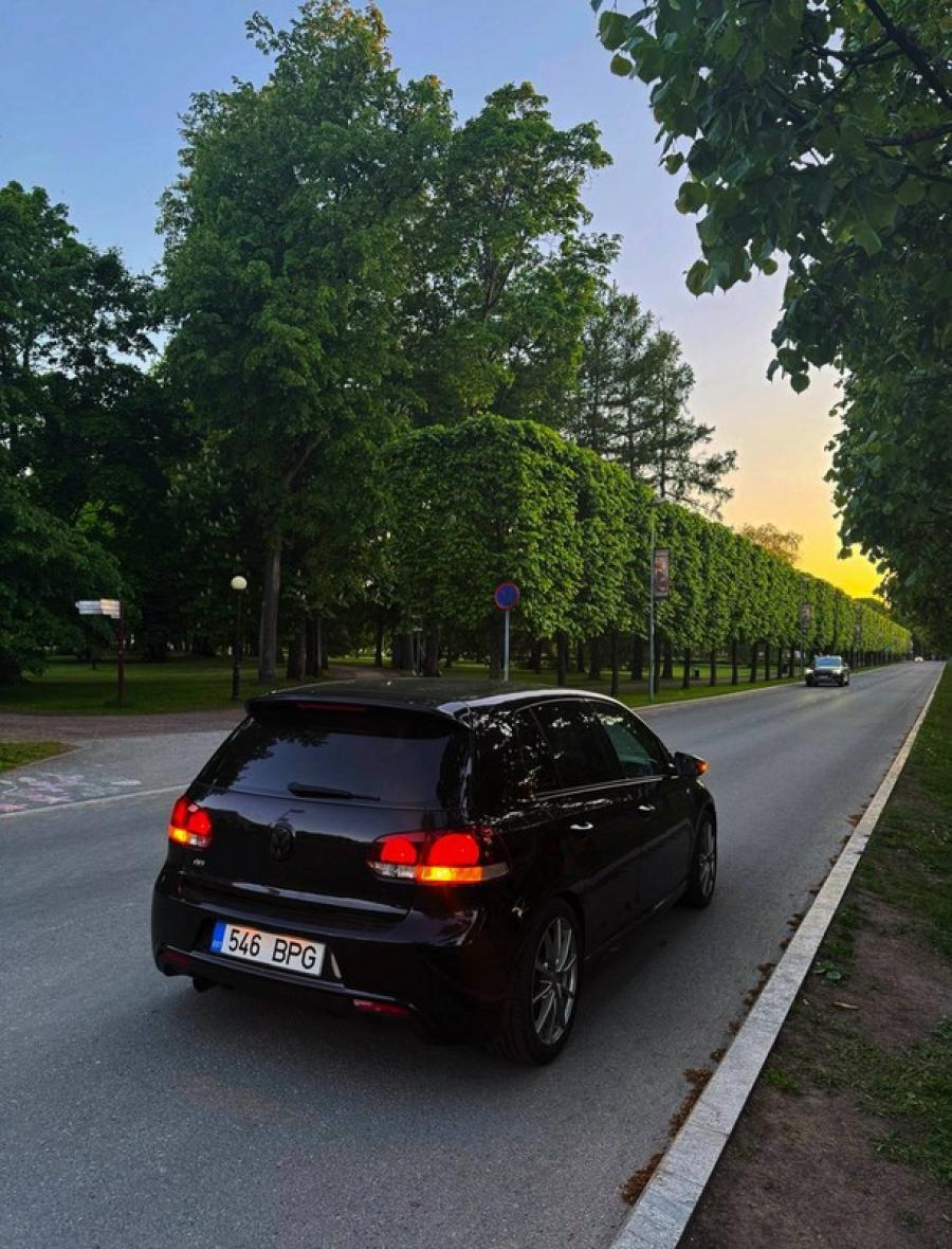 Black Volkswagen Golf 2012 in Tallinn, with an engine capacity of 1.60 L and mileage of 359 thousand km for 4000 €, photo 10 on AUTOMOTO.COM.LV