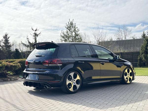 Black Volkswagen Golf 2012 in Kaisiadorys, with an engine capacity of 1.97 L and mileage of 360 thousand km for 6650 €, photo 4 on AUTOMOTO.COM.LV