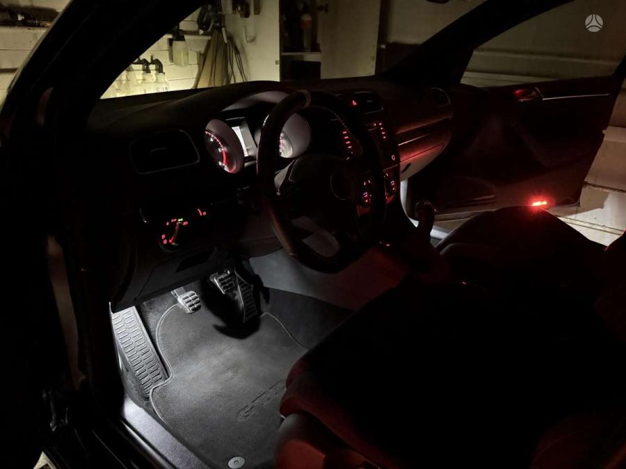 Black Volkswagen Golf 2012 in Kaisiadorys, with an engine capacity of 1.97 L and mileage of 360 thousand km for 6650 €, photo 28 on AUTOMOTO.COM.LV