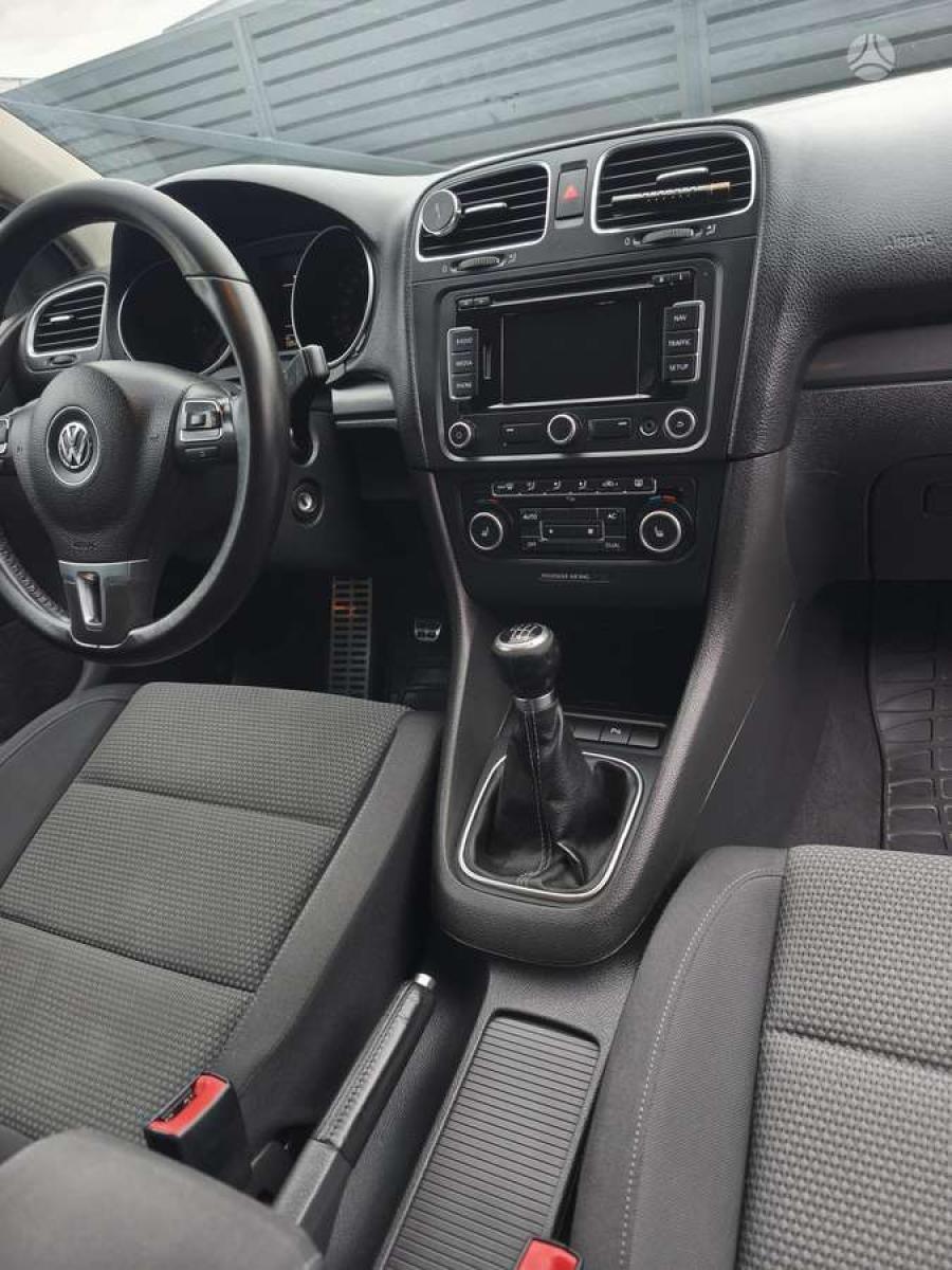 Melns Volkswagen Golf 2012 Kauņa, ar dzinēja tilpumu 1.97 L un nobraukumu 336 tūkst. km par 4999 €, foto 9 vietnē AUTOMOTO.COM.LV