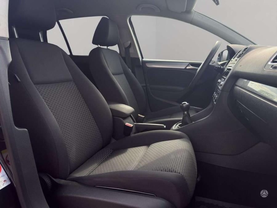 Melns Volkswagen Golf 2012 Kauņa, ar dzinēja tilpumu 1.40 L un nobraukumu 270 tūkst. km par 4999 €, foto 9 vietnē AUTOMOTO.COM.LV