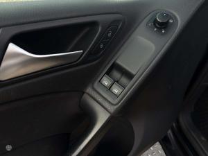 Melns Volkswagen Golf 2012 Kauņa, ar dzinēja tilpumu 1.40 L un nobraukumu 270 tūkst. km par 4999 €, foto 14 vietnē AUTOMOTO.COM.LV