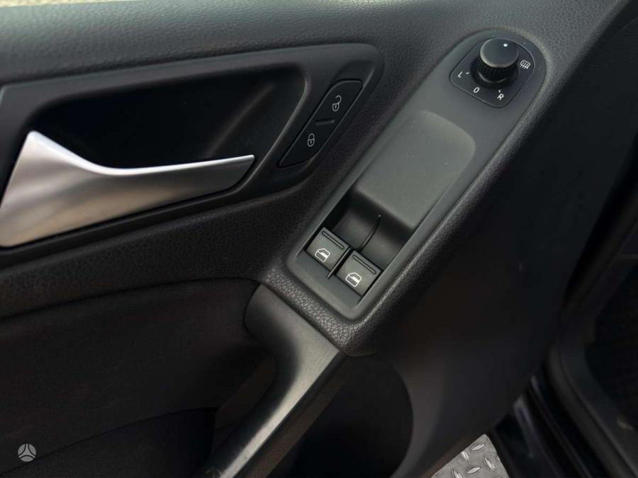 Melns Volkswagen Golf 2012 Kauņa, ar dzinēja tilpumu 1.40 L un nobraukumu 270 tūkst. km par 4999 €, foto 14 vietnē AUTOMOTO.COM.LV