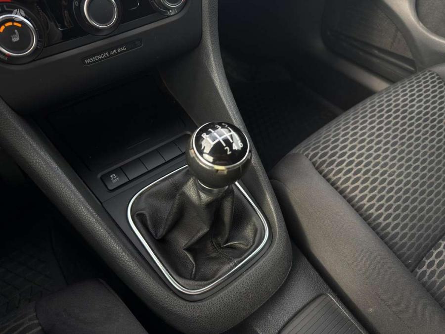 Melns Volkswagen Golf 2012 Kauņa, ar dzinēja tilpumu 1.40 L un nobraukumu 270 tūkst. km par 4999 €, foto 16 vietnē AUTOMOTO.COM.LV