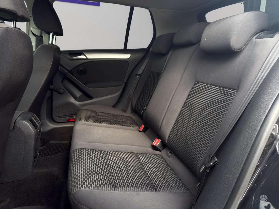 Black Volkswagen Golf 2012 in Kaunas, with an engine capacity of 1.40 L and mileage of 270 thousand km for 4999 €, photo 12 on AUTOMOTO.COM.LV