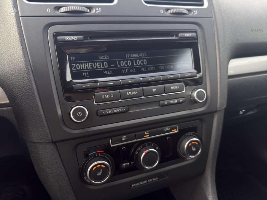 Black Volkswagen Golf 2012 in Kaunas, with an engine capacity of 1.40 L and mileage of 270 thousand km for 4999 €, photo 17 on AUTOMOTO.COM.LV