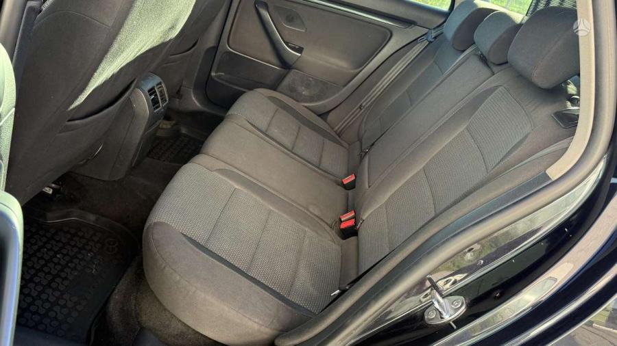 Melns Volkswagen Golf 2012 Viļņa, ar dzinēja tilpumu 1.60 L un nobraukumu 320 tūkst. km par 2650 €, foto 10 vietnē AUTOMOTO.COM.LV