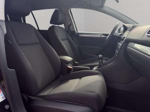 Melns Volkswagen Golf 2012 Kauņa, ar dzinēja tilpumu 1.40 L un nobraukumu 270 tūkst. km par 4999 €, foto 9 vietnē AUTOMOTO.COM.LV