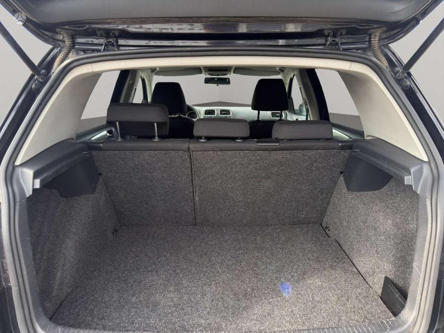 Melns Volkswagen Golf 2012 Kauņa, ar dzinēja tilpumu 1.40 L un nobraukumu 270 tūkst. km par 4999 €, foto 11 vietnē AUTOMOTO.COM.LV