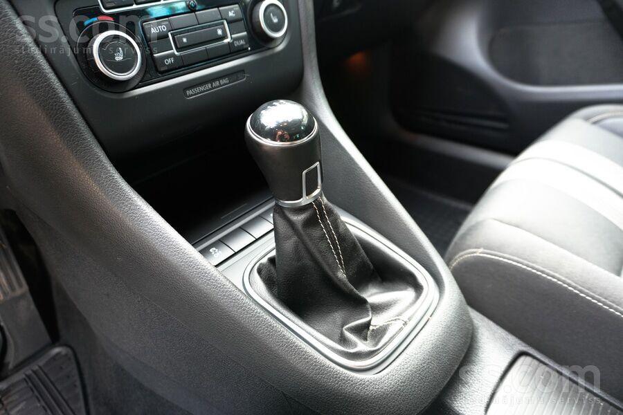 Black Volkswagen Golf 2012 in Riga, with an engine capacity of 1.20 L and mileage of 276 thousand km for 5490 €, photo 12 on AUTOMOTO.COM.LV