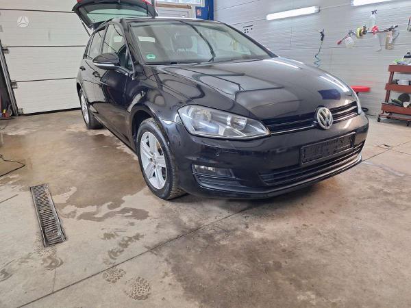 Black Volkswagen Golf 2013 in Utena, with an engine capacity of 1.60 L and mileage of 207 thousand km for 6600 €, photo 1 on AUTOMOTO.COM.LV