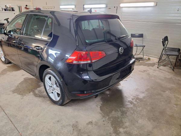 Black Volkswagen Golf 2013 in Utena, with an engine capacity of 1.60 L and mileage of 207 thousand km for 6600 €, photo 6 on AUTOMOTO.COM.LV