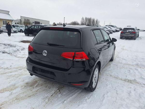 Black Volkswagen Golf 2013 in Utena, with an engine capacity of 1.60 L and mileage of 207 thousand km for 6200 €, photo 4 on AUTOMOTO.COM.LV