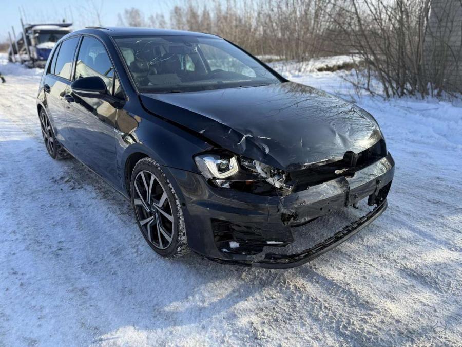 Melns Volkswagen Golf 2013 Ukmergė, ar dzinēja tilpumu 1.97 L un nobraukumu 210 tūkst. km par 3200 €, foto 4 vietnē AUTOMOTO.COM.LV